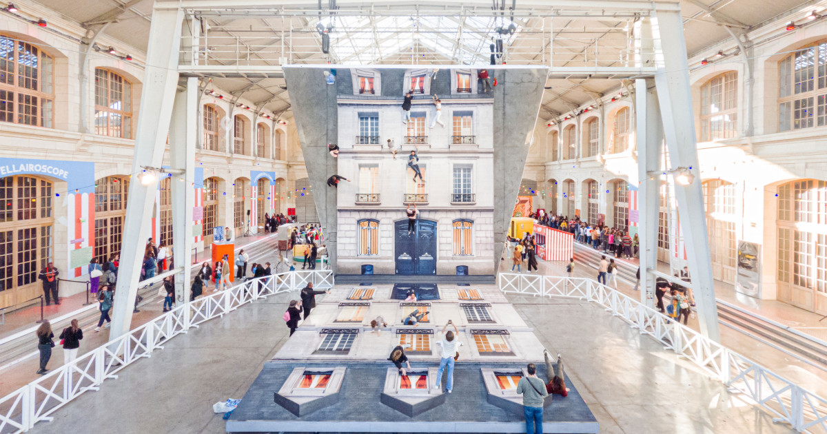 Art contemporain : la fête foraine s'invite au Centquatre - IDEAT